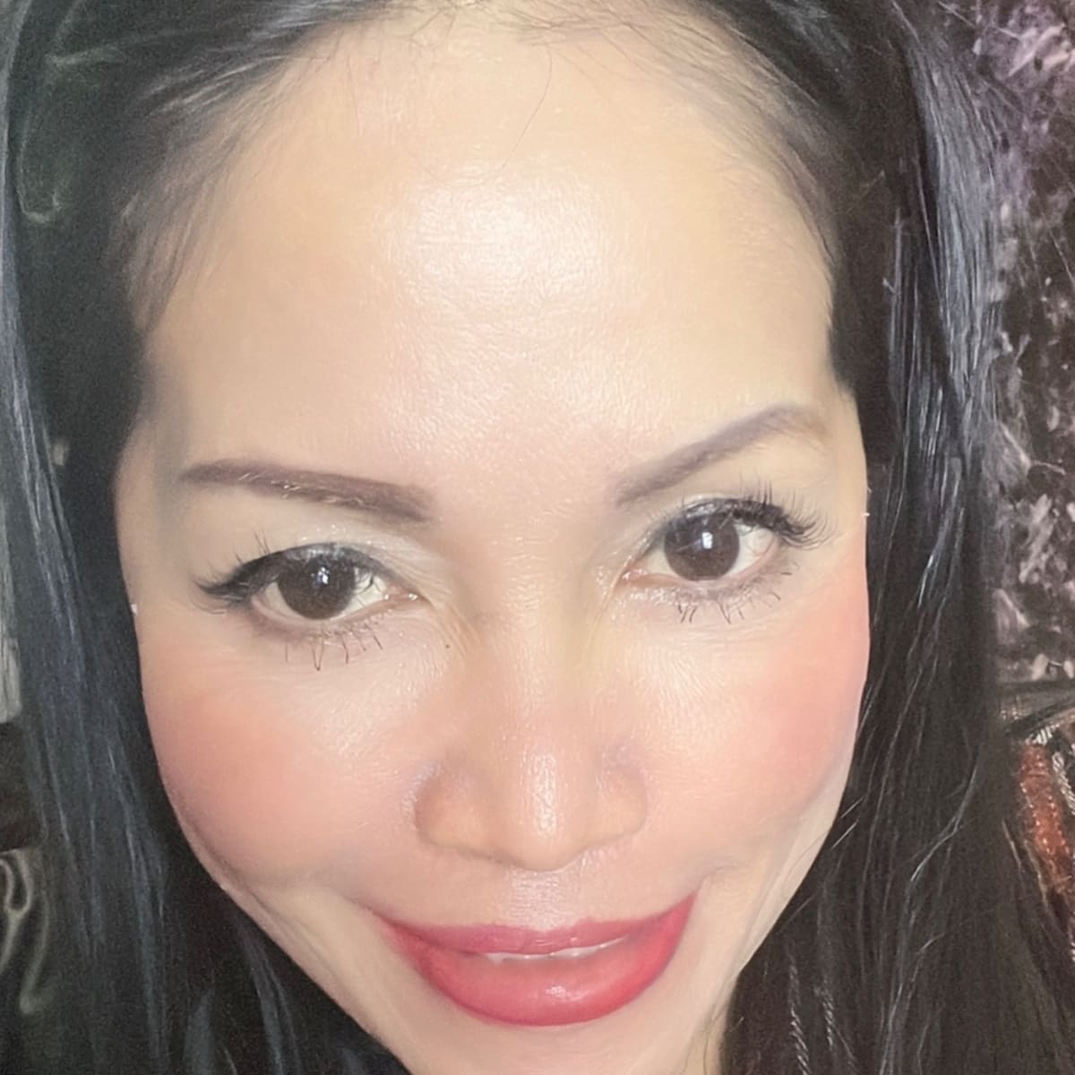 ヘレンのプロフィール | LuLINE(ルライン)