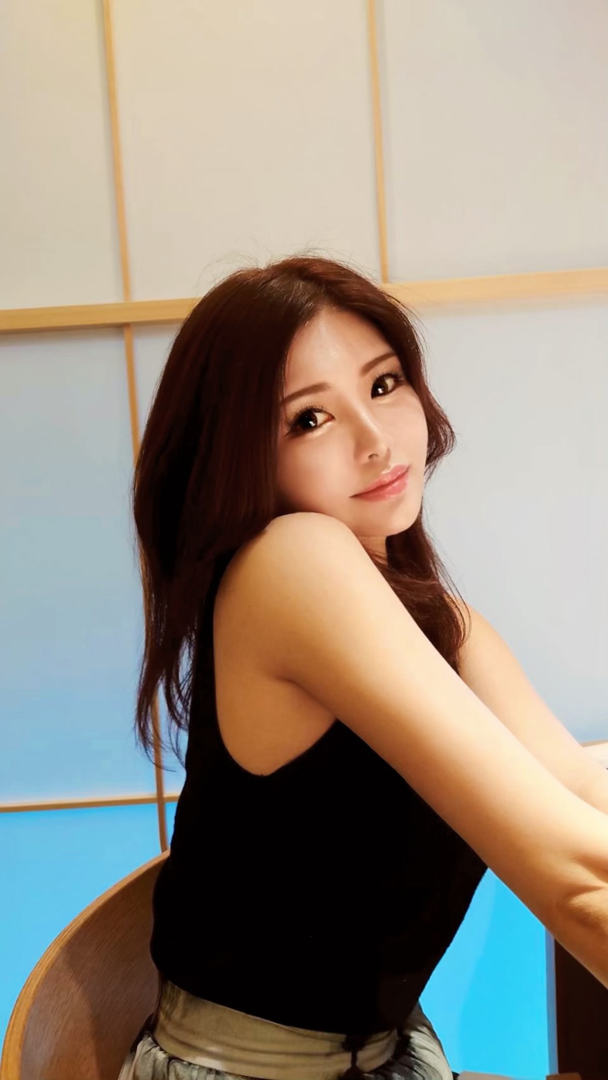 艶乃しゅりのプロフィール | LuLINE(ルライン)